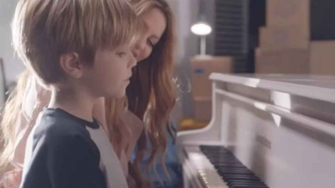 Sasha, hijo de Shakira deslumbra por cantar y tocar el piano
