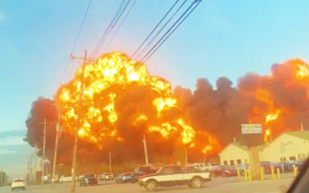 Siete muertos y 11 heridos tras explosión de avión en Kentucky